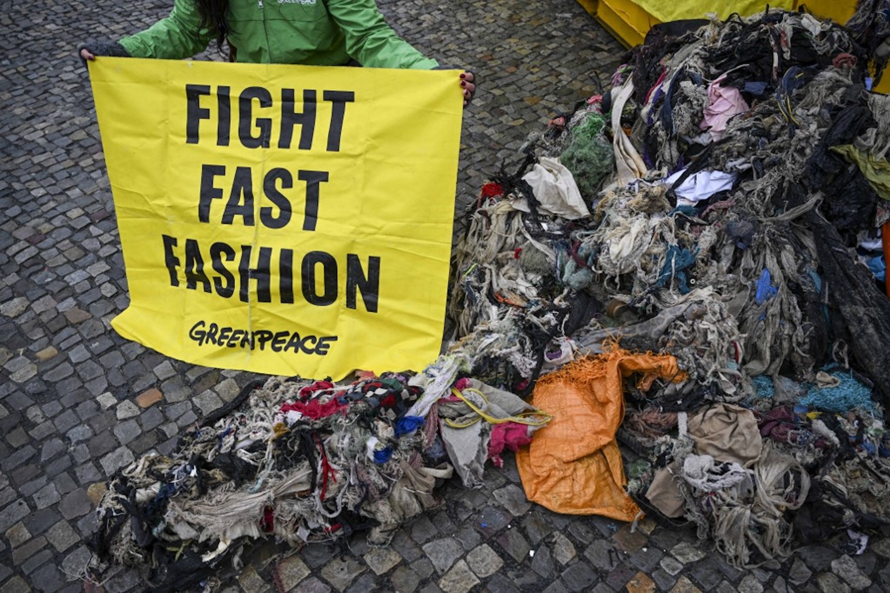 La proposition de loi anti « fast fashion » est adoptée à l’unanimité à ...